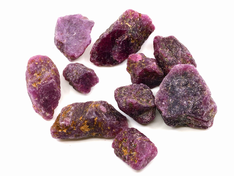 Rubin roh ca. 4 bis 6 gr.